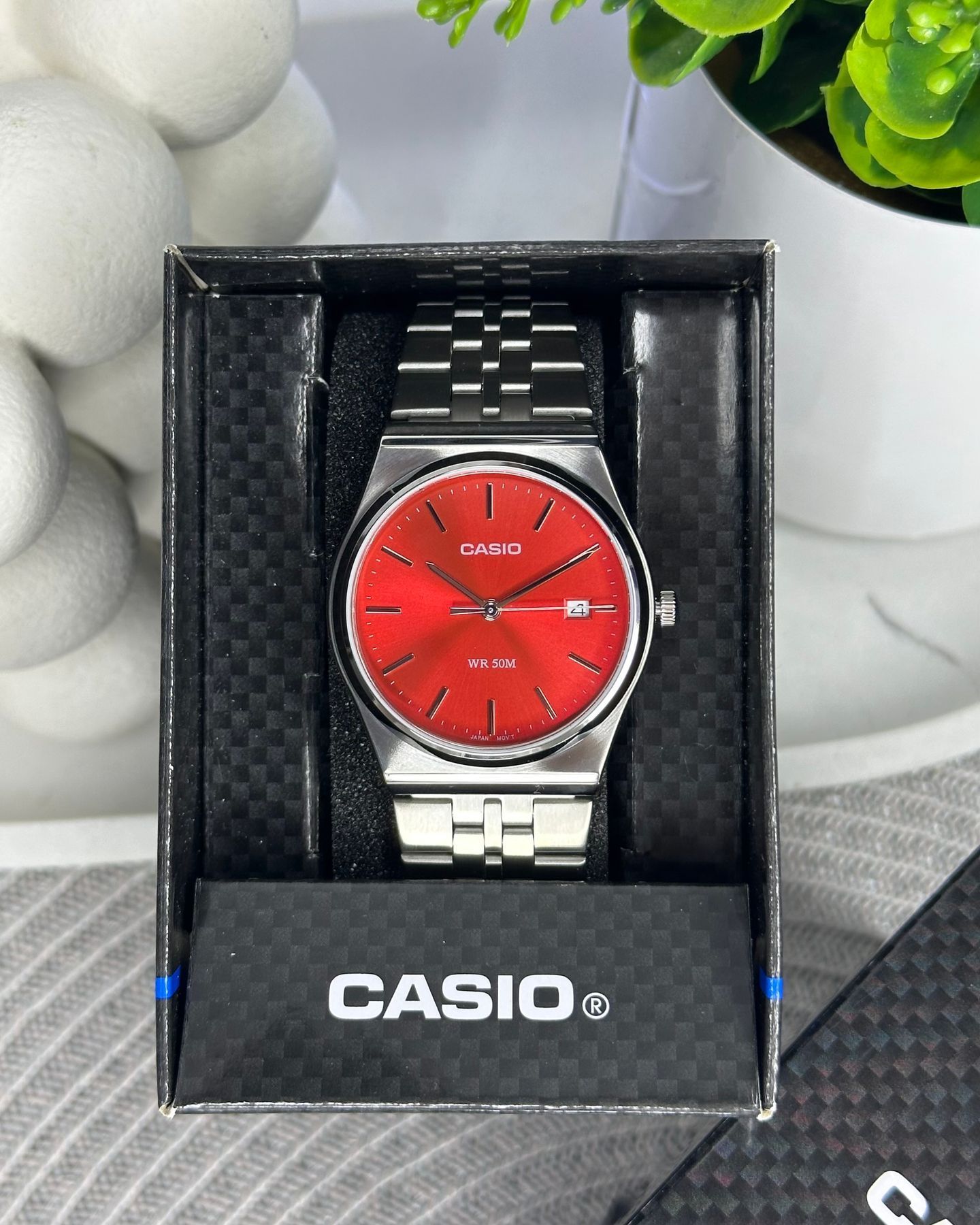 Casio MTP‑B145D‑4A2VDF – Ceas analog retro, inox, cadran roșu‑roz ...
